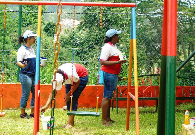 Gran Kaz brings Christmas cheer to a group of young people -Archive ...