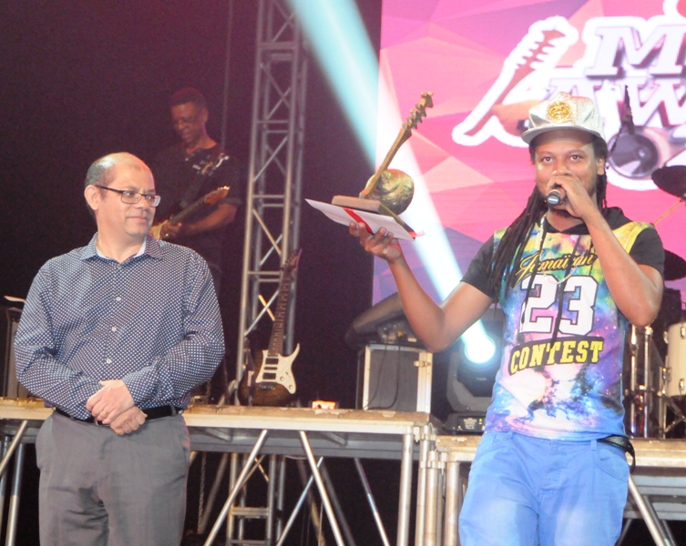 Airtel Music Awards 2016 - Xtra Big and Sandra best male and female ...