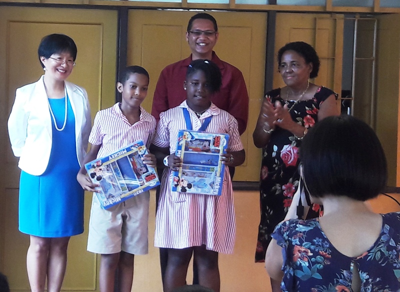 Chinese ambassador donates educational materials to Pointe Larue school ...