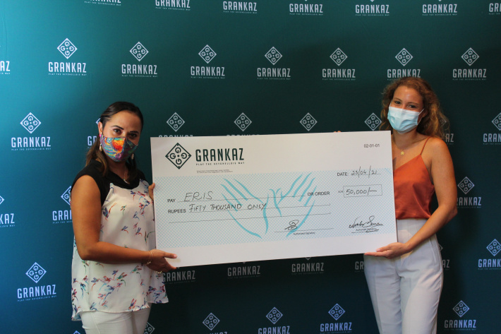 Gran Kaz stands with the 75 -Seychelles Nation