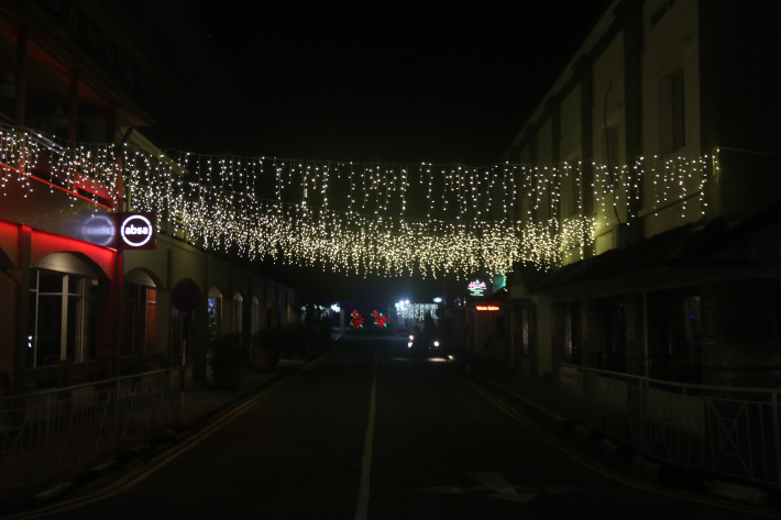 Victoria lights up as she gets ready to welcome Christmas By Laura ...