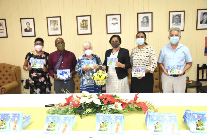 ‘Trwa frer ek set ser’ lancé officiellement -Seychelles Nation