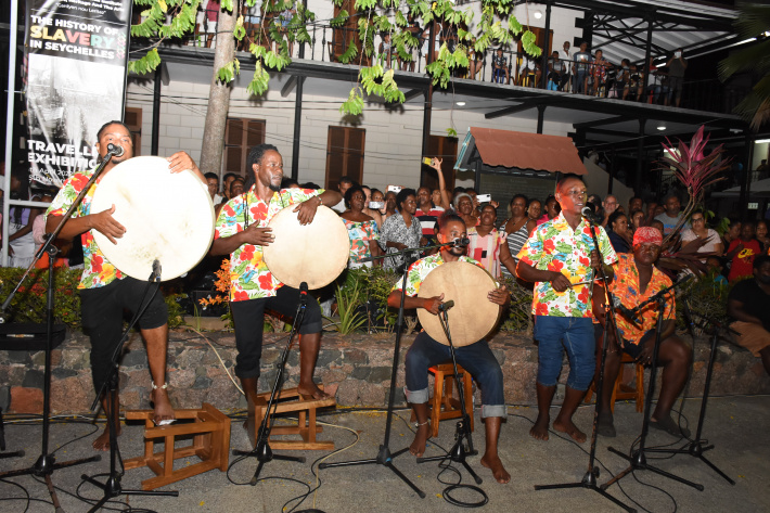 Leko tanbour moutya i fer rezonnen Victoria Par Laura Pillay ...