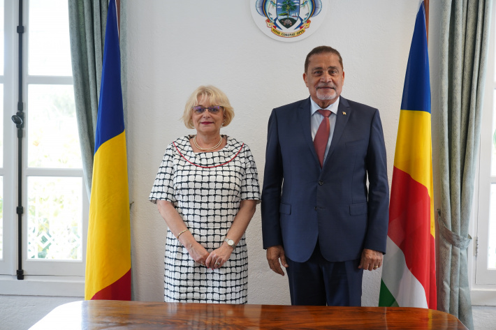 Romanian ambassador pays courtesy call on Minister Radegonde ...