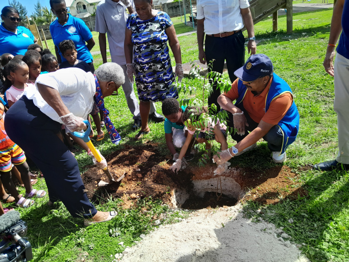 Rotary Club of Seychelles plant medicinal trees at Perseverance North ...