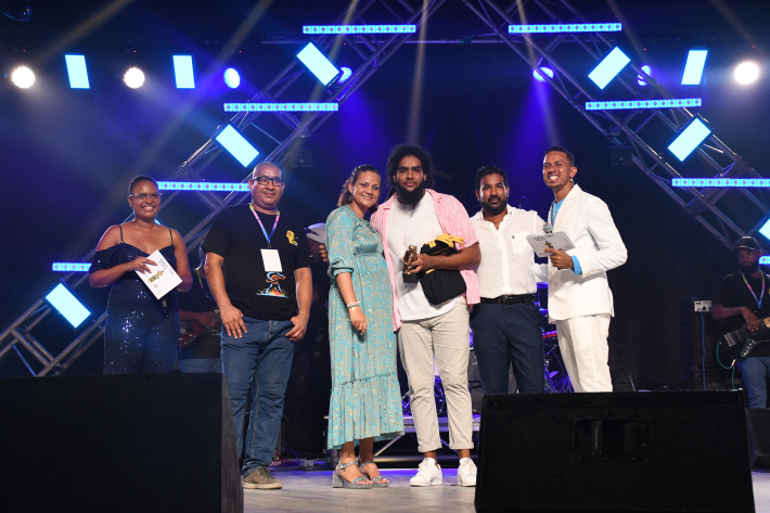 Daniel wins best-selling Cable Tune artist title -Seychelles Nation
