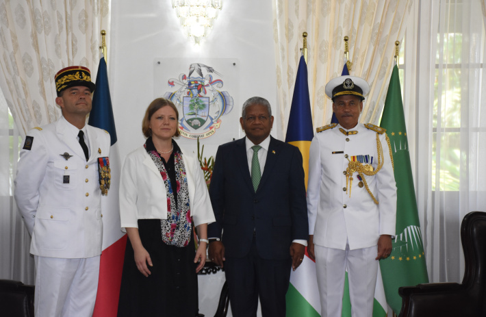 Visite De Courtoisie Du Général De Brigade Giraud Auprès Du Président