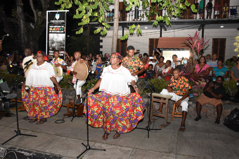 Leko tanbour moutya i fer rezonnen Victoria Par Laura Pillay ...