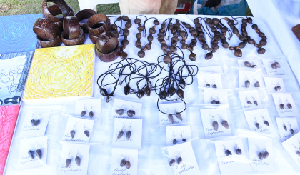Bazar koko Domaine de Val des Près i en sikse -Seychelles Nation